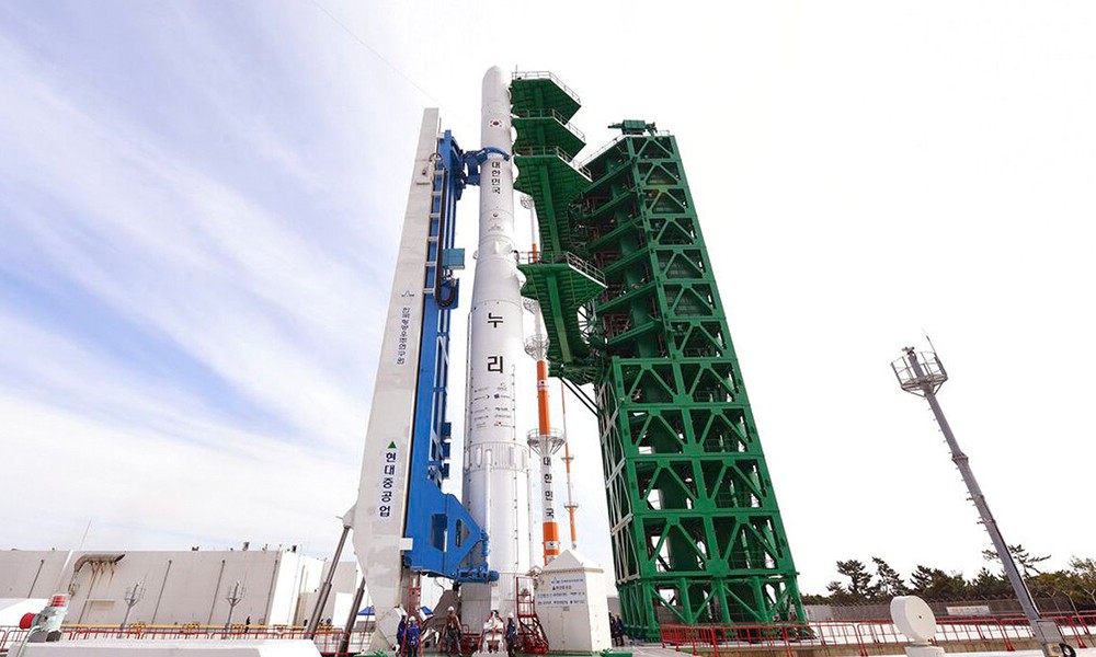 CaraPandang | Korsel Mulai Posisikan Roket Nuri Pada Landasan di Naro ...